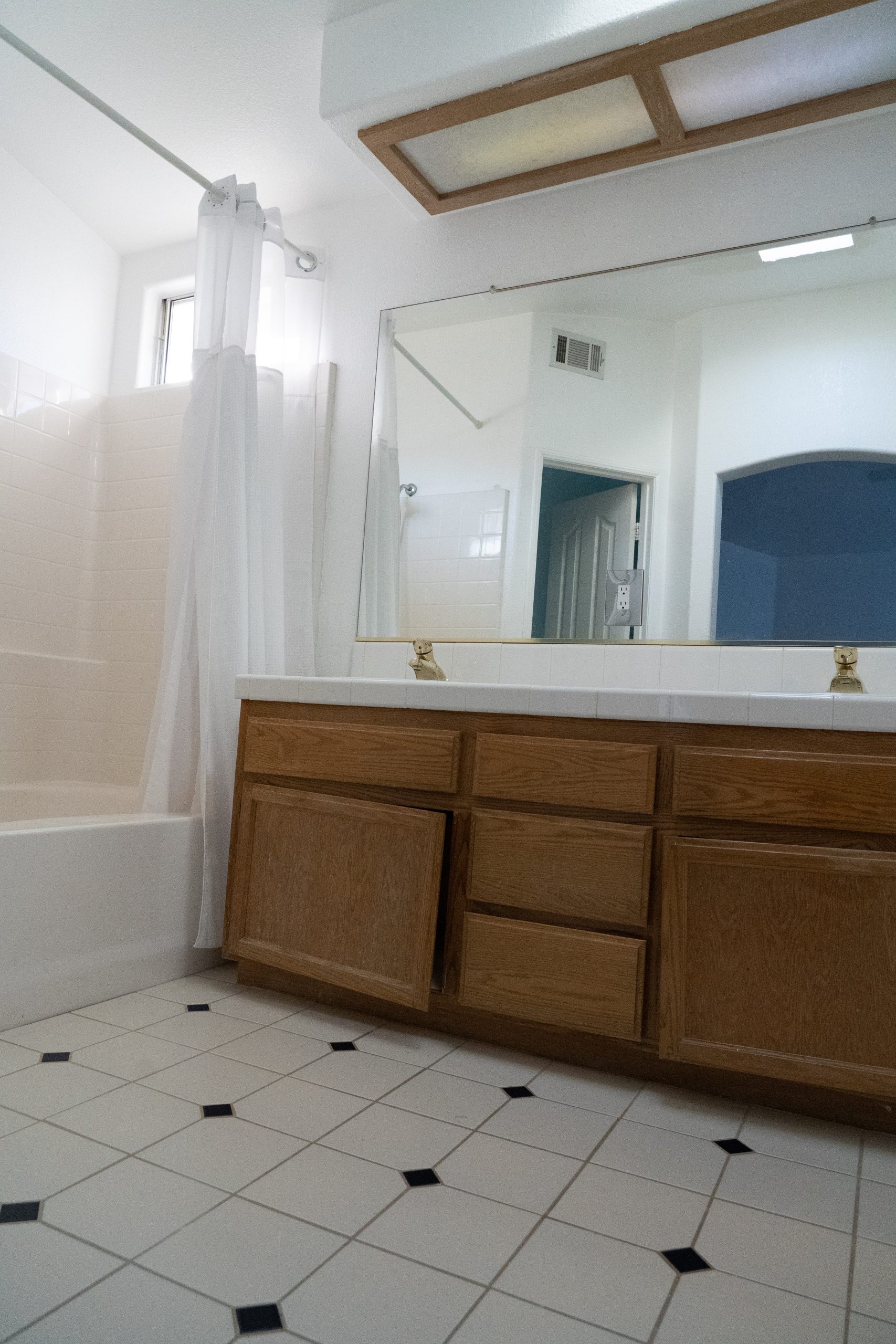 5 Amazing Small Bathroom Renovation Ideas - The Mother Overload